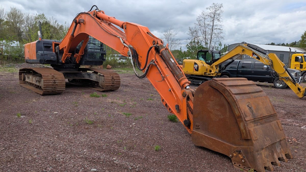Hitachi ZX290LC-5N 31-Ton Hydraulic Excavator - Rossini Equipment Corp